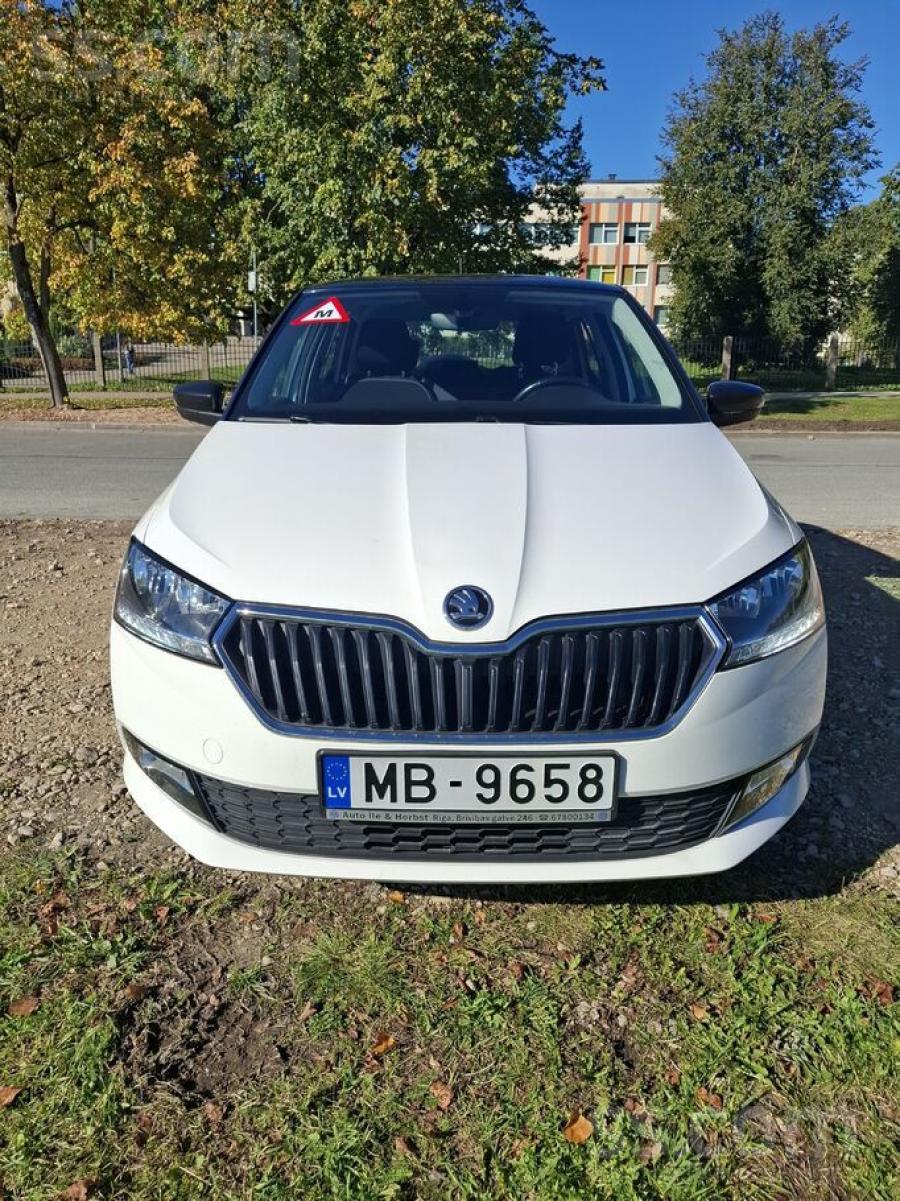 White Skoda Fabia 2019 in Riga, with an engine capacity of 1.00 L and mileage of 124 thousand km for 7100 €, photo 1 on AUTOMOTO.COM.LV