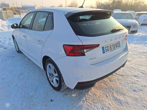 White Skoda Fabia 2021 in Taurage, with an engine capacity of 1.00 L and mileage of 172 thousand km for 8200 €, photo 5 on AUTOMOTO.COM.LV