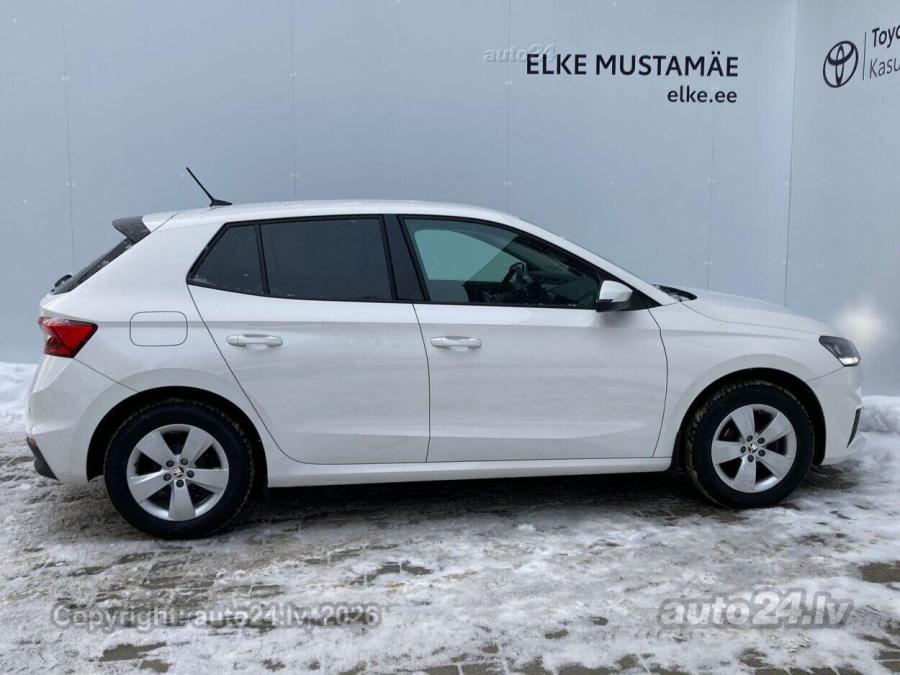 White Skoda Fabia 2021 in Tallinn, with an engine capacity of 1.00 L and mileage of 42 thousand km for 11995 €, photo 4 on AUTOMOTO.COM.LV