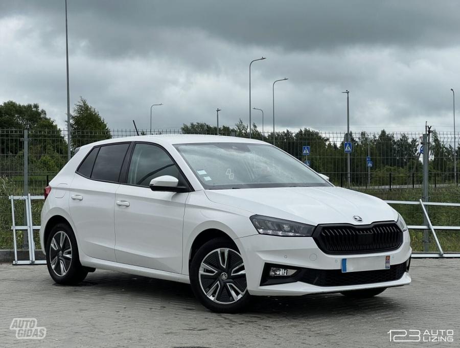 White Skoda Fabia 2021 in Taurage, with an engine capacity of 1.00 L and mileage of 201 thousand km for 8200 €, photo 5 on AUTOMOTO.COM.LV