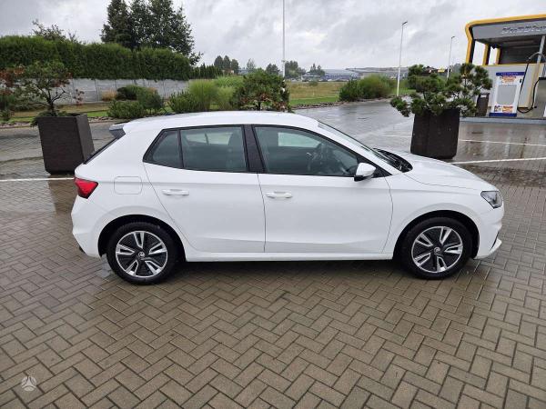 White Skoda Fabia 2021 in Taurage, with an engine capacity of 1.00 L and mileage of 181 thousand km for 6950 €, photo 3 on AUTOMOTO.COM.LV