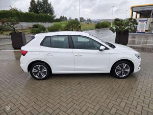 White Skoda Fabia 2021 in Taurage, with an engine capacity of 1.00 L and mileage of 181 thousand km for 6950 €, photo 4 on AUTOMOTO.COM.LV