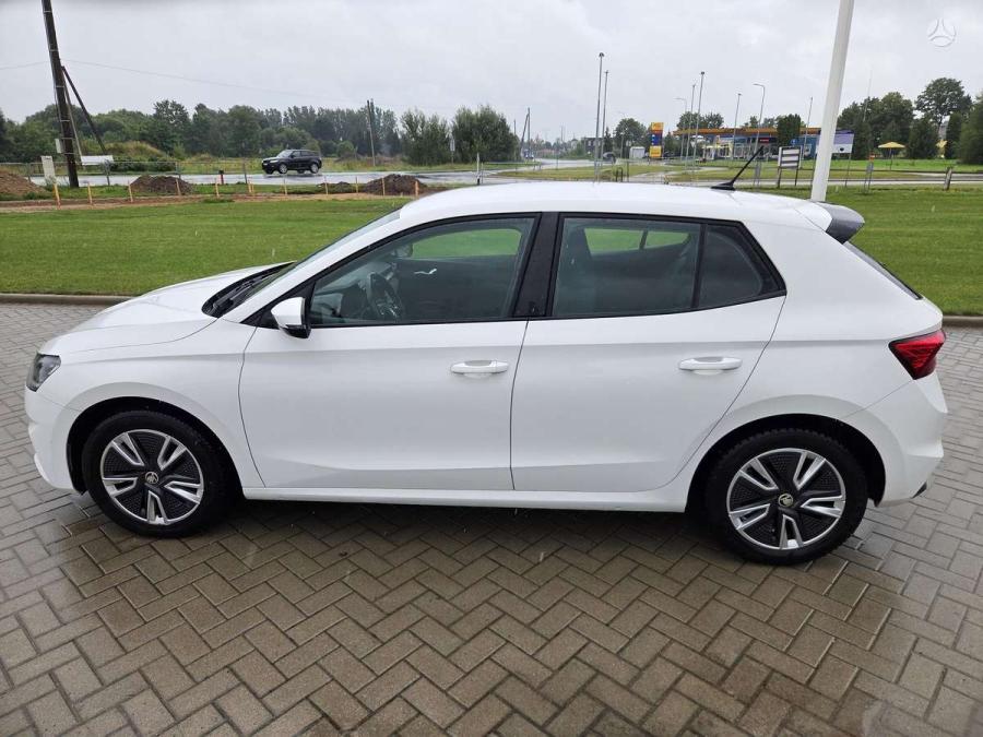 White Skoda Fabia 2021 in Taurage, with an engine capacity of 1.00 L and mileage of 181 thousand km for 6950 €, photo 8 on AUTOMOTO.COM.LV
