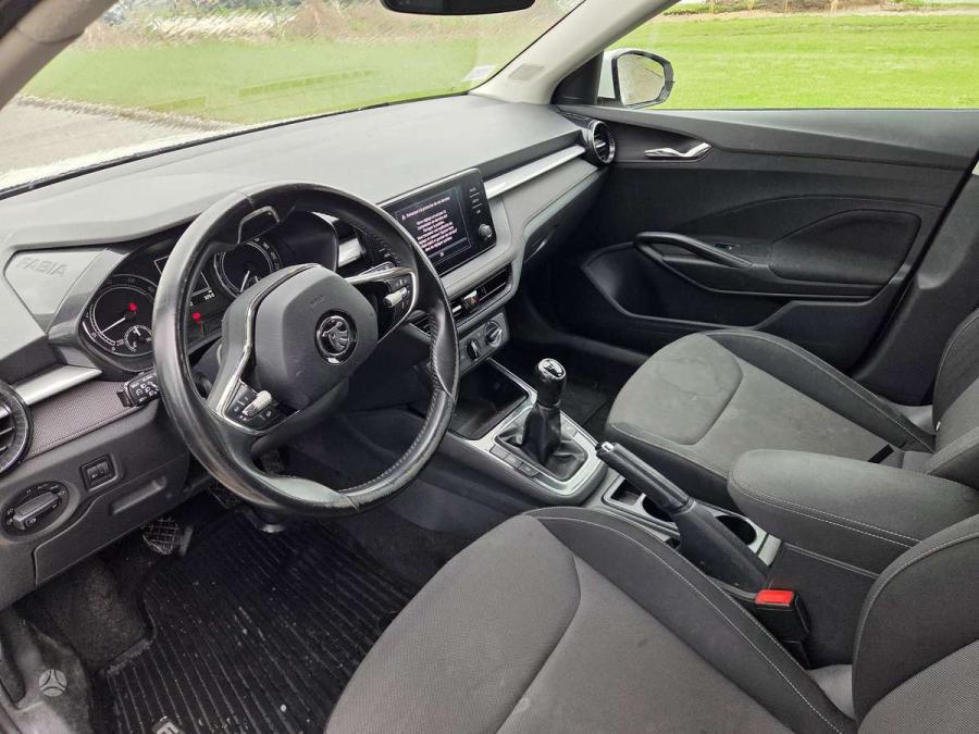White Skoda Fabia 2021 in Taurage, with an engine capacity of 1.00 L and mileage of 181 thousand km for 6950 €, photo 12 on AUTOMOTO.COM.LV
