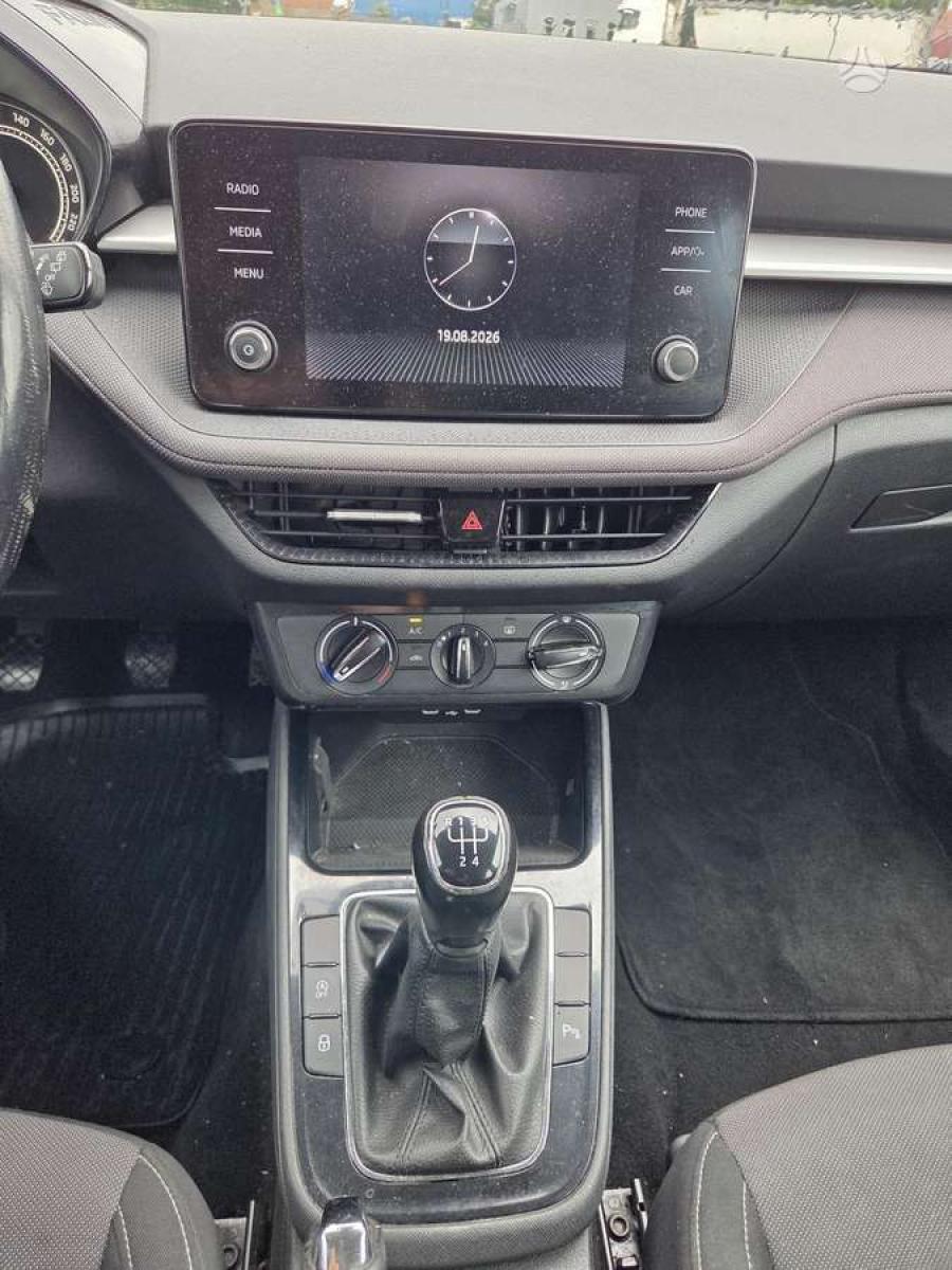 White Skoda Fabia 2021 in Taurage, with an engine capacity of 1.00 L and mileage of 181 thousand km for 6950 €, photo 13 on AUTOMOTO.COM.LV