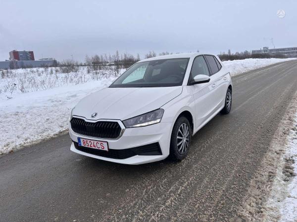 White Skoda Fabia 2022 in Telschi, with an engine capacity of 1.00 L and mileage of 9 thousand km for 12500 €, photo 2 on AUTOMOTO.COM.LV