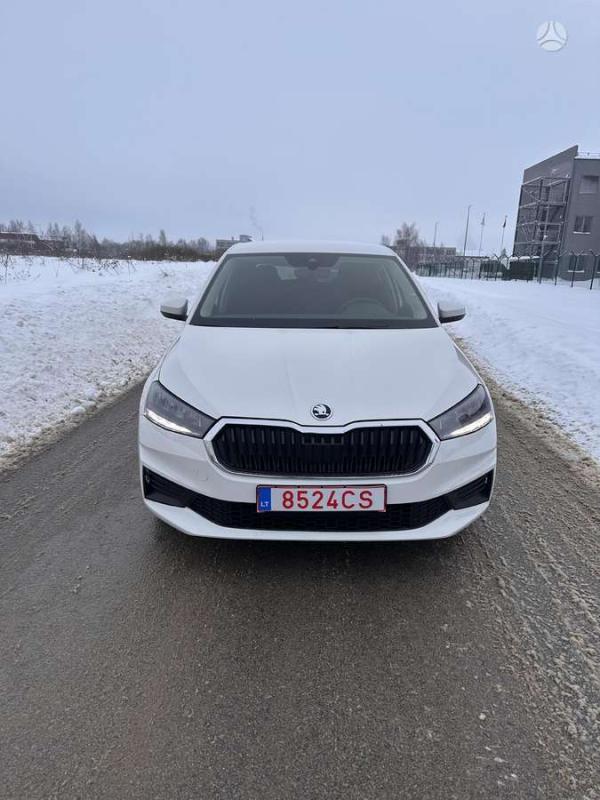 White Skoda Fabia 2022 in Telschi, with an engine capacity of 1.00 L and mileage of 9 thousand km for 12500 €, photo 3 on AUTOMOTO.COM.LV