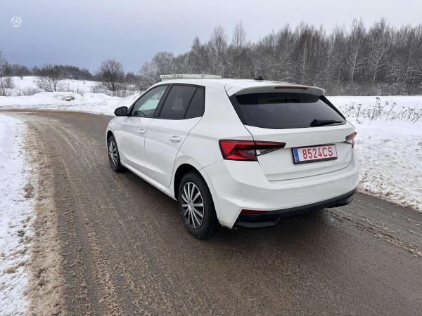 White Skoda Fabia 2022 in Telschi, with an engine capacity of 1.00 L and mileage of 9 thousand km for 12500 €, photo 5 on AUTOMOTO.COM.LV