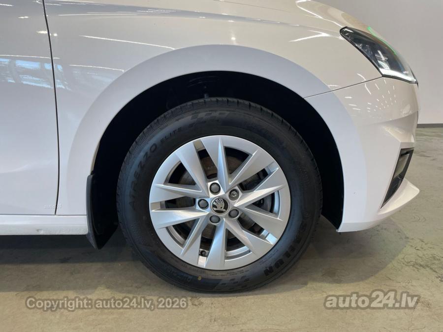 Balts Skoda Fabia 2022 Tallina, ar dzinēja tilpumu 1.00 L un nobraukumu 66 tūkst. km par 16490 €, foto 6 vietnē AUTOMOTO.COM.LV