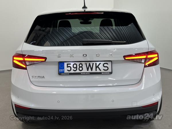Balts Skoda Fabia 2023 Tallina, ar dzinēja tilpumu 1.00 L un nobraukumu 27 tūkst. km par 16900 €, foto 5 vietnē AUTOMOTO.COM.LV