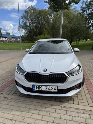Balts Skoda Fabia 2023 Jelgava, ar dzinēja tilpumu 1.00 L un nobraukumu 93 tūkst. km par 14900 €, foto  vietnē AUTOMOTO.COM.LV