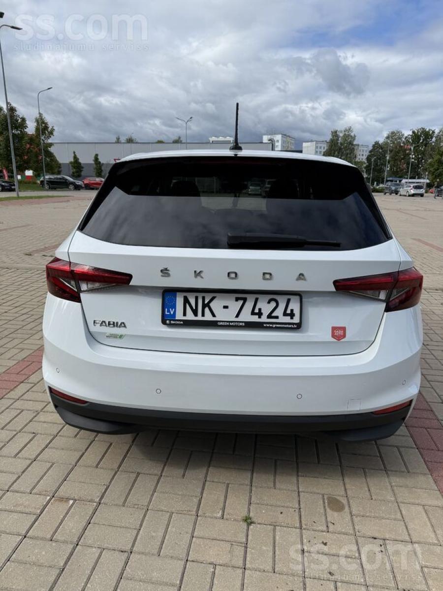 Balts Skoda Fabia 2023 Jelgava, ar dzinēja tilpumu 1.00 L un nobraukumu 93 tūkst. km par 14900 €, foto 4 vietnē AUTOMOTO.COM.LV