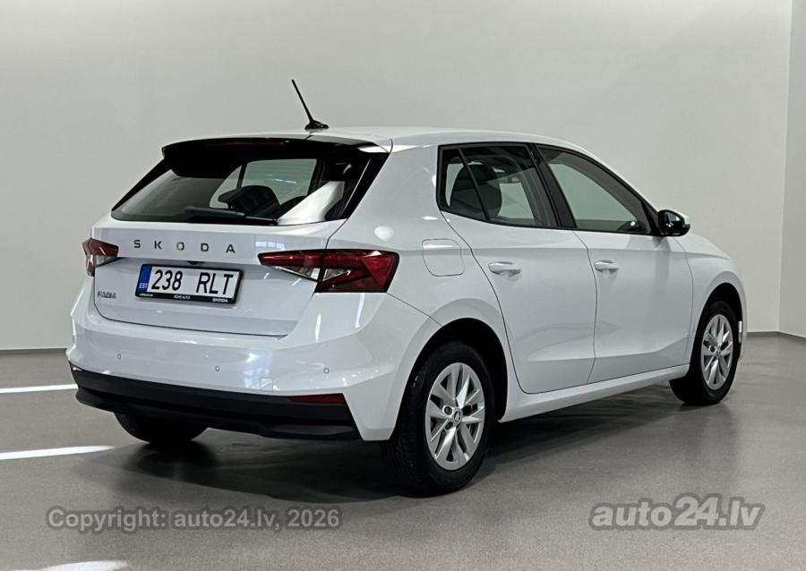 Balts Skoda Fabia 2024 Tallina, ar dzinēja tilpumu 1.00 L un nobraukumu 28 tūkst. km par 17490 €, foto 3 vietnē AUTOMOTO.COM.LV