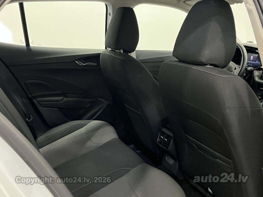 Balts Skoda Fabia 2024 Tallina, ar dzinēja tilpumu 1.00 L un nobraukumu 28 tūkst. km par 17490 €, foto 5 vietnē AUTOMOTO.COM.LV