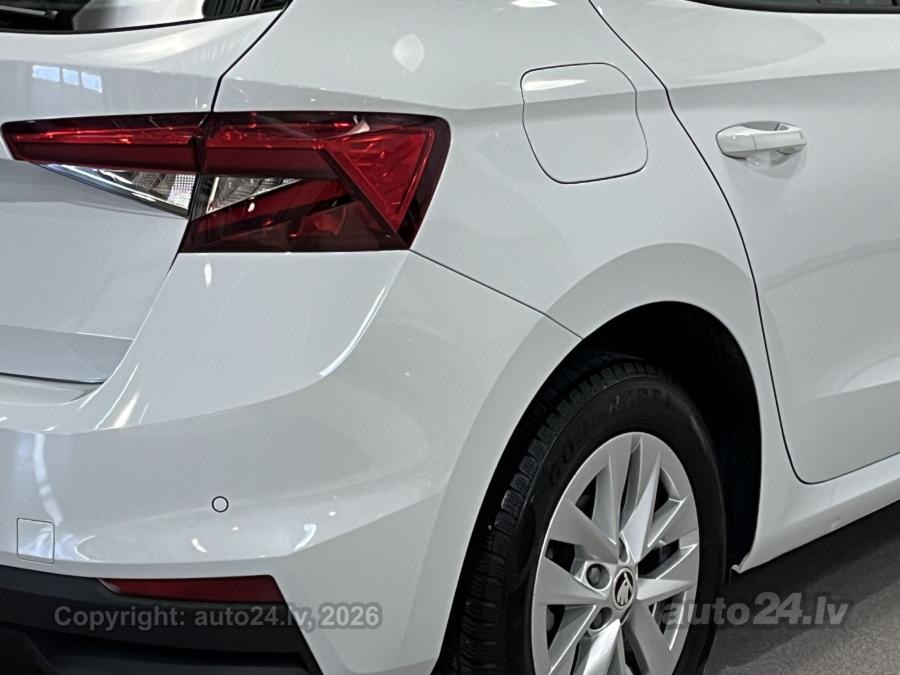 Balts Skoda Fabia 2024 Tallina, ar dzinēja tilpumu 1.00 L un nobraukumu 28 tūkst. km par 17490 €, foto 22 vietnē AUTOMOTO.COM.LV