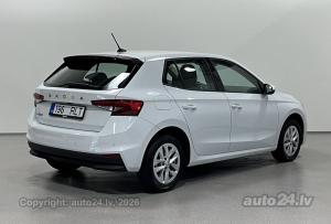Balts Skoda Fabia 2024 Tallina, ar dzinēja tilpumu 1.00 L un nobraukumu 30 tūkst. km par 16990 €, foto 3 vietnē AUTOMOTO.COM.LV