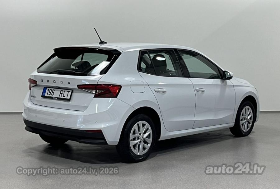 Balts Skoda Fabia 2024 Tallina, ar dzinēja tilpumu 1.00 L un nobraukumu 30 tūkst. km par 16990 €, foto 3 vietnē AUTOMOTO.COM.LV