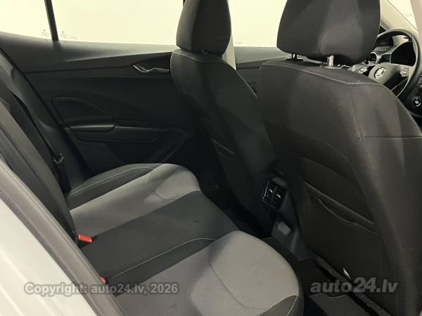 White Skoda Fabia 2024 in Tallinn, with an engine capacity of 1.00 L and mileage of 30 thousand km for 16990 €, photo 4 on AUTOMOTO.COM.LV