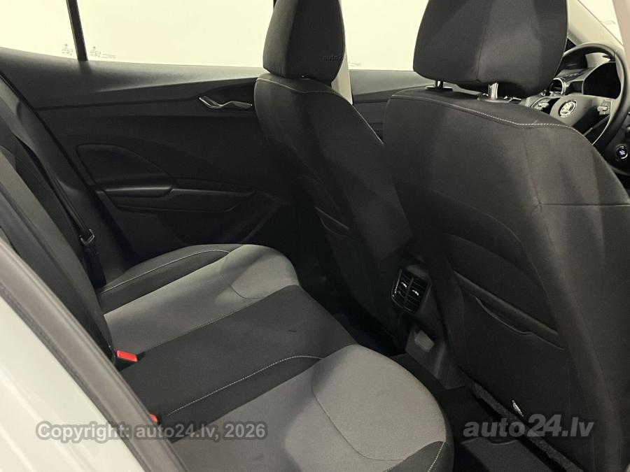 Balts Skoda Fabia 2024 Tallina, ar dzinēja tilpumu 1.00 L un nobraukumu 30 tūkst. km par 16990 €, foto 5 vietnē AUTOMOTO.COM.LV