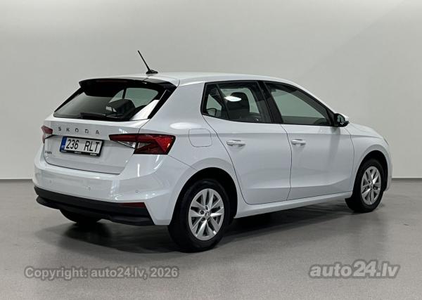 Balts Skoda Fabia 2024 Tallina, ar dzinēja tilpumu 1.00 L un nobraukumu 30 tūkst. km par 16990 €, foto 2 vietnē AUTOMOTO.COM.LV