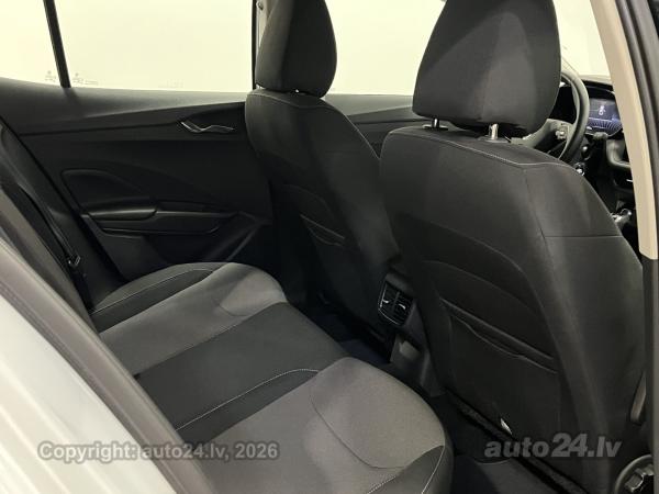 Balts Skoda Fabia 2024 Tallina, ar dzinēja tilpumu 1.00 L un nobraukumu 30 tūkst. km par 16990 €, foto 4 vietnē AUTOMOTO.COM.LV