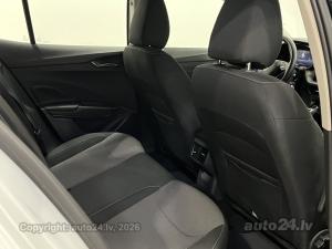 White Skoda Fabia 2024 in Tallinn, with an engine capacity of 1.00 L and mileage of 30 thousand km for 16990 €, photo 5 on AUTOMOTO.COM.LV