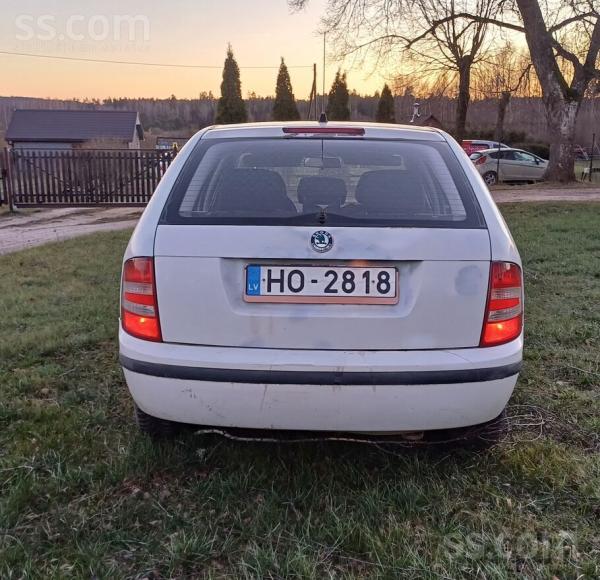 White Skoda Fabia 2005 in Riga, with an engine capacity of 1.90 L and mileage of 395 thousand km for 350 €, photo 4 on AUTOMOTO.COM.LV