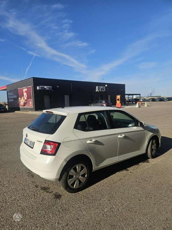 Balts Skoda Fabia 2016 Šakiai, ar dzinēja tilpumu 1.42 L un nobraukumu 189 tūkst. km par 4999 €, foto 4 vietnē AUTOMOTO.COM.LV