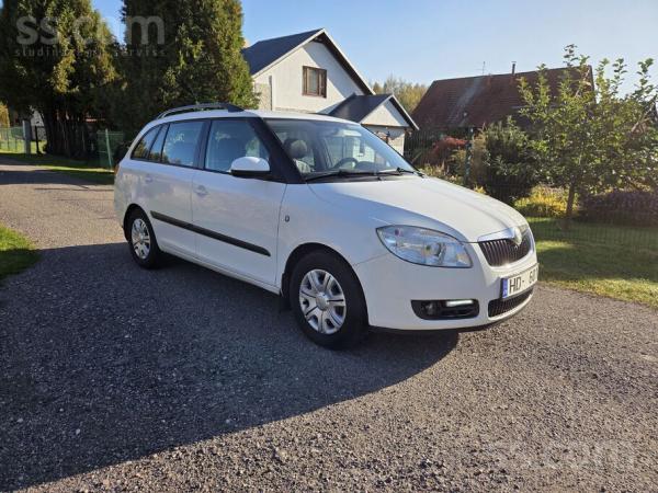 White Skoda Fabia 2008 in Riga, with an engine capacity of 1.60 L and mileage of 185 thousand km for 2900 €, photo 3 on AUTOMOTO.COM.LV