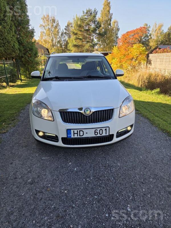 Skoda Fabia 2008 in Riga on AUTOMOTO.COM.LV White Skoda Fabia 2008 in Riga, with an engine capacity of 1.60 L and mileage of 185 thousand km for 2900 ā¬, photo 8 on AUTOMOTO.COM.LV