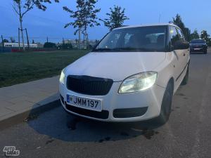 Balts Skoda Fabia 2009 Viļņa, ar dzinēja tilpumu 1.40 L un nobraukumu 50 tūkst. km par 1300 €, foto  vietnē AUTOMOTO.COM.LV