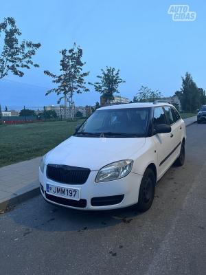 Balts Skoda Fabia 2009 Viļņa, ar dzinēja tilpumu 1.40 L un nobraukumu 50 tūkst. km par 1300 €, foto 3 vietnē AUTOMOTO.COM.LV