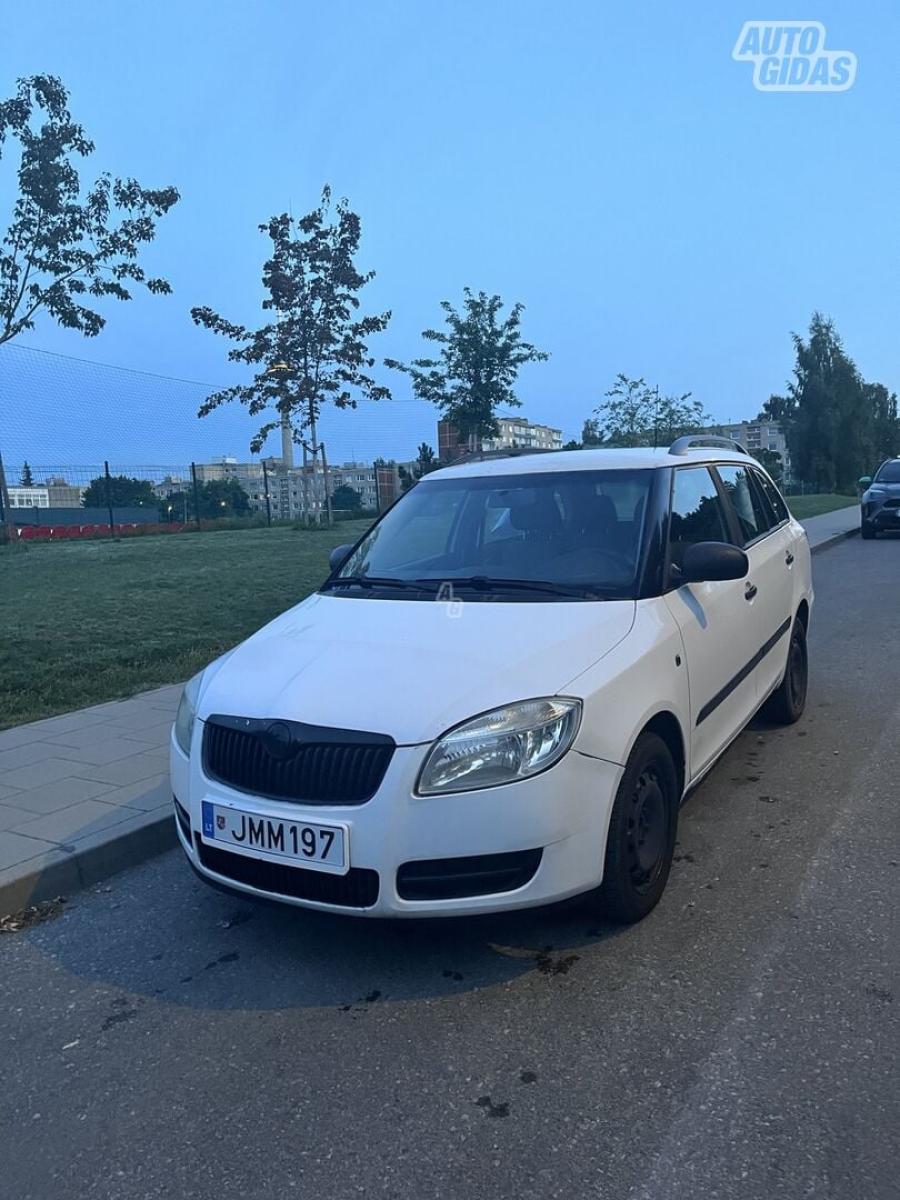 Balts Skoda Fabia 2009 Viļņa, ar dzinēja tilpumu 1.40 L un nobraukumu 50 tūkst. km par 1300 €, foto 3 vietnē AUTOMOTO.COM.LV