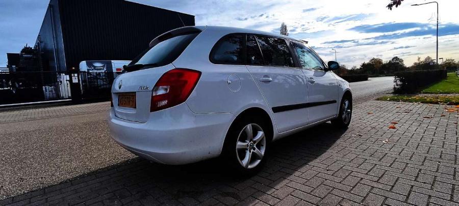 Balts Skoda Fabia 2011 Kauņa, ar dzinēja tilpumu 1.20 L un nobraukumu 243 tūkst. km par 2200 €, foto 4 vietnē AUTOMOTO.COM.LV