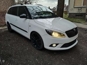 Balts Skoda Fabia 2011 Kauņa, ar dzinēja tilpumu 1.40 L un nobraukumu 208 tūkst. km par 5600 €, foto  vietnē AUTOMOTO.COM.LV