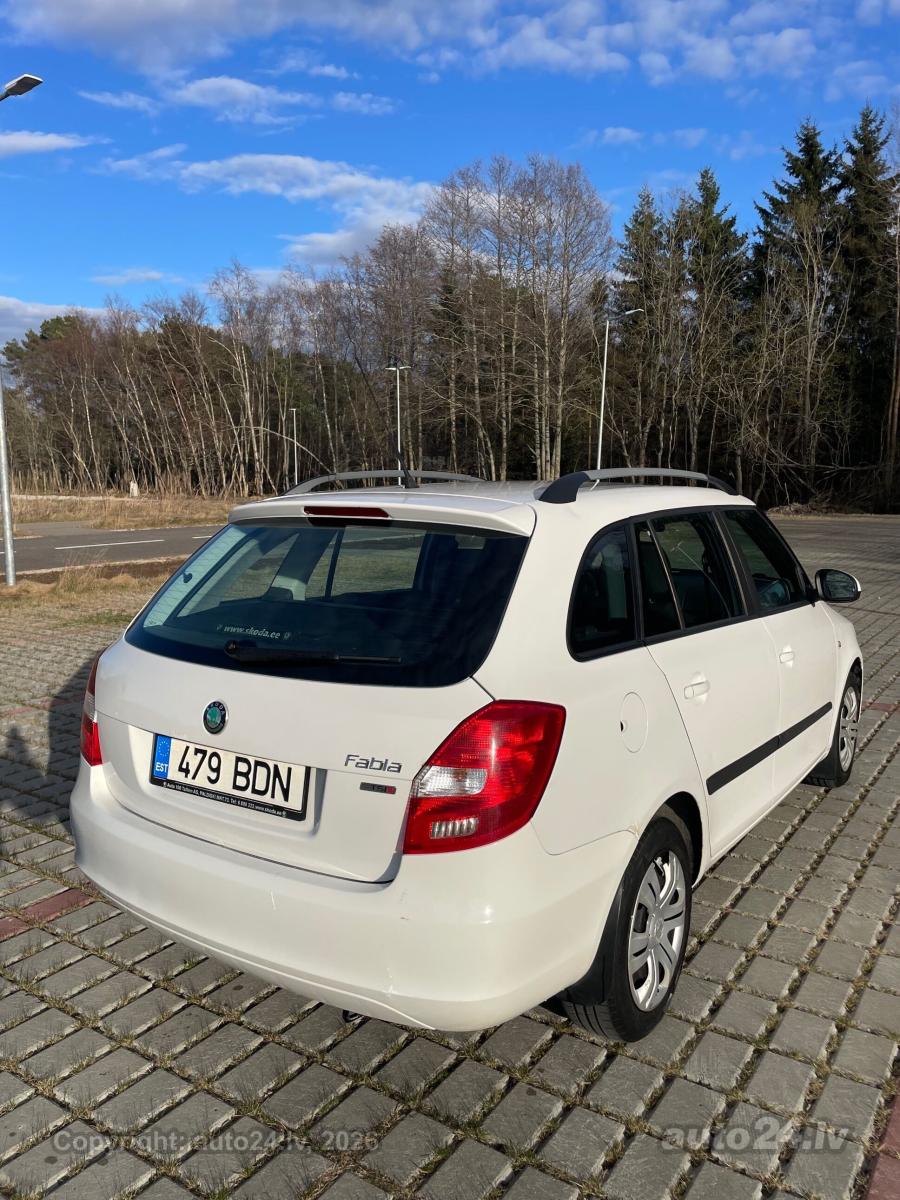 White Skoda Fabia 2011 in Tallinn, with an engine capacity of 1.20 L and mileage of 207 thousand km for 2199 €, photo 4 on AUTOMOTO.COM.LV