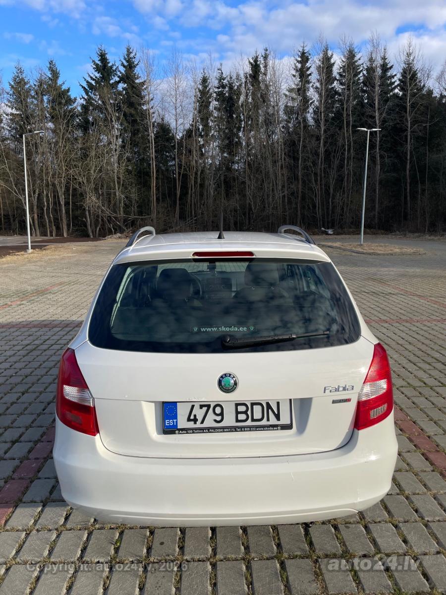 White Skoda Fabia 2011 in Tallinn, with an engine capacity of 1.20 L and mileage of 207 thousand km for 2199 €, photo 5 on AUTOMOTO.COM.LV