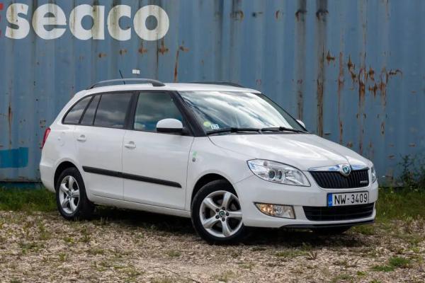 White Skoda Fabia 2011 in Riga, with an engine capacity of 1.20 L and mileage of 217 thousand km for 4200 €, photo 1 on AUTOMOTO.COM.LV