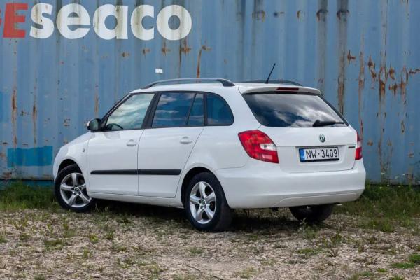 White Skoda Fabia 2011 in Riga, with an engine capacity of 1.20 L and mileage of 217 thousand km for 4200 €, photo 2 on AUTOMOTO.COM.LV