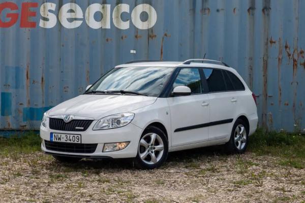 White Skoda Fabia 2011 in Riga, with an engine capacity of 1.20 L and mileage of 217 thousand km for 4200 €, photo 3 on AUTOMOTO.COM.LV
