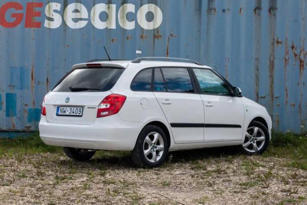 White Skoda Fabia 2011 in Riga, with an engine capacity of 1.20 L and mileage of 217 thousand km for 4200 €, photo 4 on AUTOMOTO.COM.LV