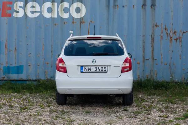 White Skoda Fabia 2011 in Riga, with an engine capacity of 1.20 L and mileage of 217 thousand km for 4200 €, photo 6 on AUTOMOTO.COM.LV