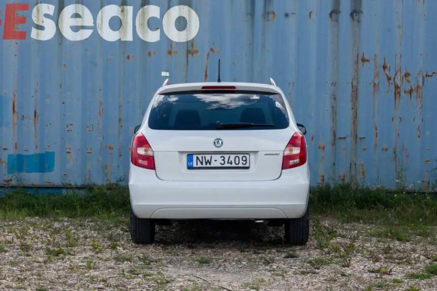 Balts Skoda Fabia 2011 Rīga, ar dzinēja tilpumu 1.20 L un nobraukumu 217 tūkst. km par 4200 €, foto 7 vietnē AUTOMOTO.COM.LV