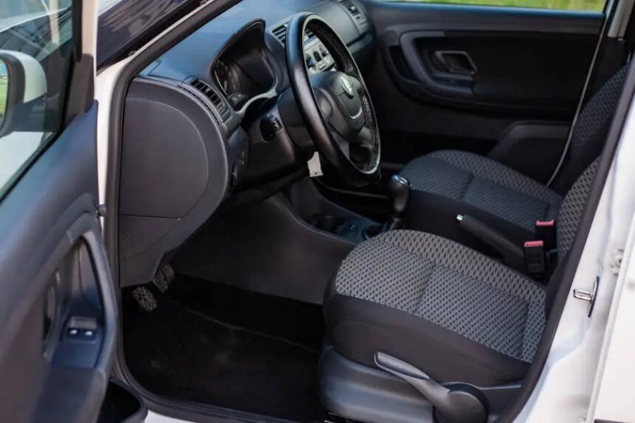 Balts Skoda Fabia 2011 Rīga, ar dzinēja tilpumu 1.20 L un nobraukumu 217 tūkst. km par 4200 €, foto 10 vietnē AUTOMOTO.COM.LV