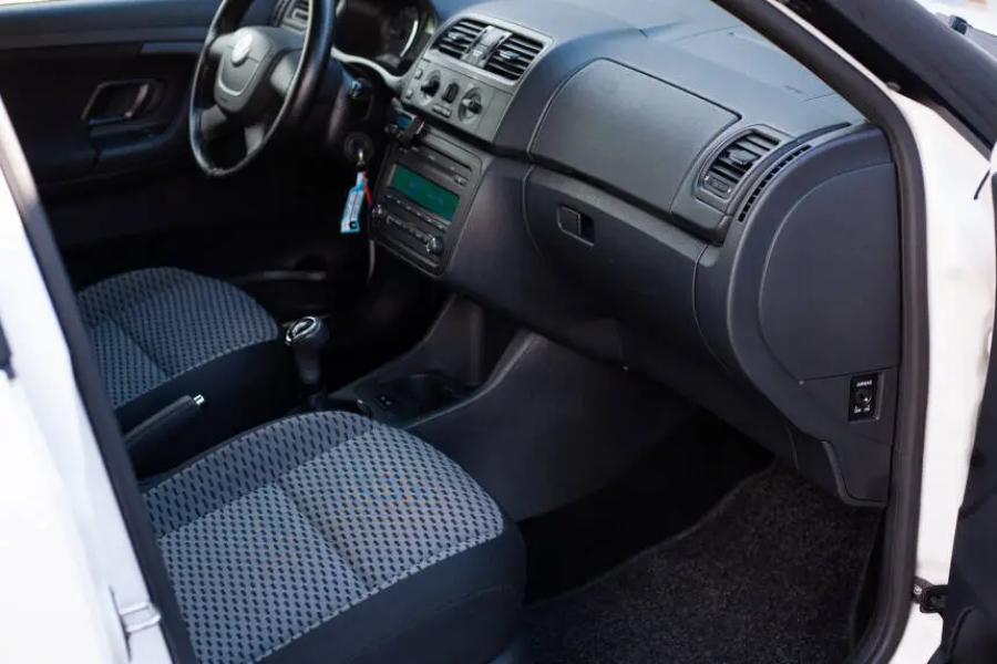 Balts Skoda Fabia 2011 Rīga, ar dzinēja tilpumu 1.20 L un nobraukumu 217 tūkst. km par 4200 €, foto 15 vietnē AUTOMOTO.COM.LV