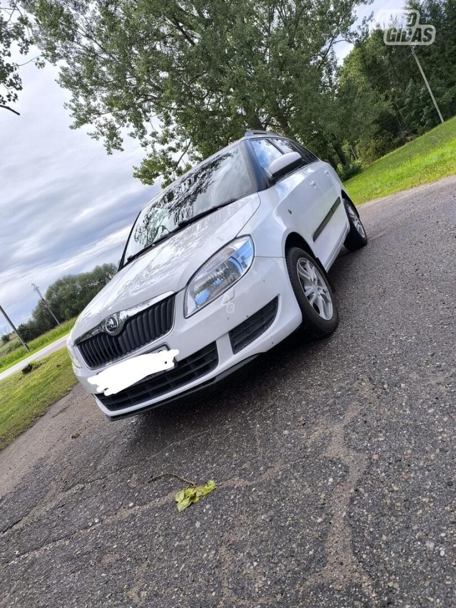 White Skoda Fabia 2012 in Vilnius, with an engine capacity of 1.60 L and mileage of 232 thousand km for 2000 €, photo 1 on AUTOMOTO.COM.LV