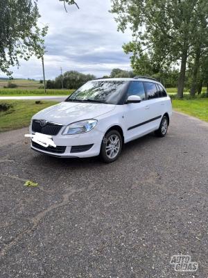 White Skoda Fabia 2012 in Vilnius, with an engine capacity of 1.60 L and mileage of 232 thousand km for 2000 €, photo 2 on AUTOMOTO.COM.LV