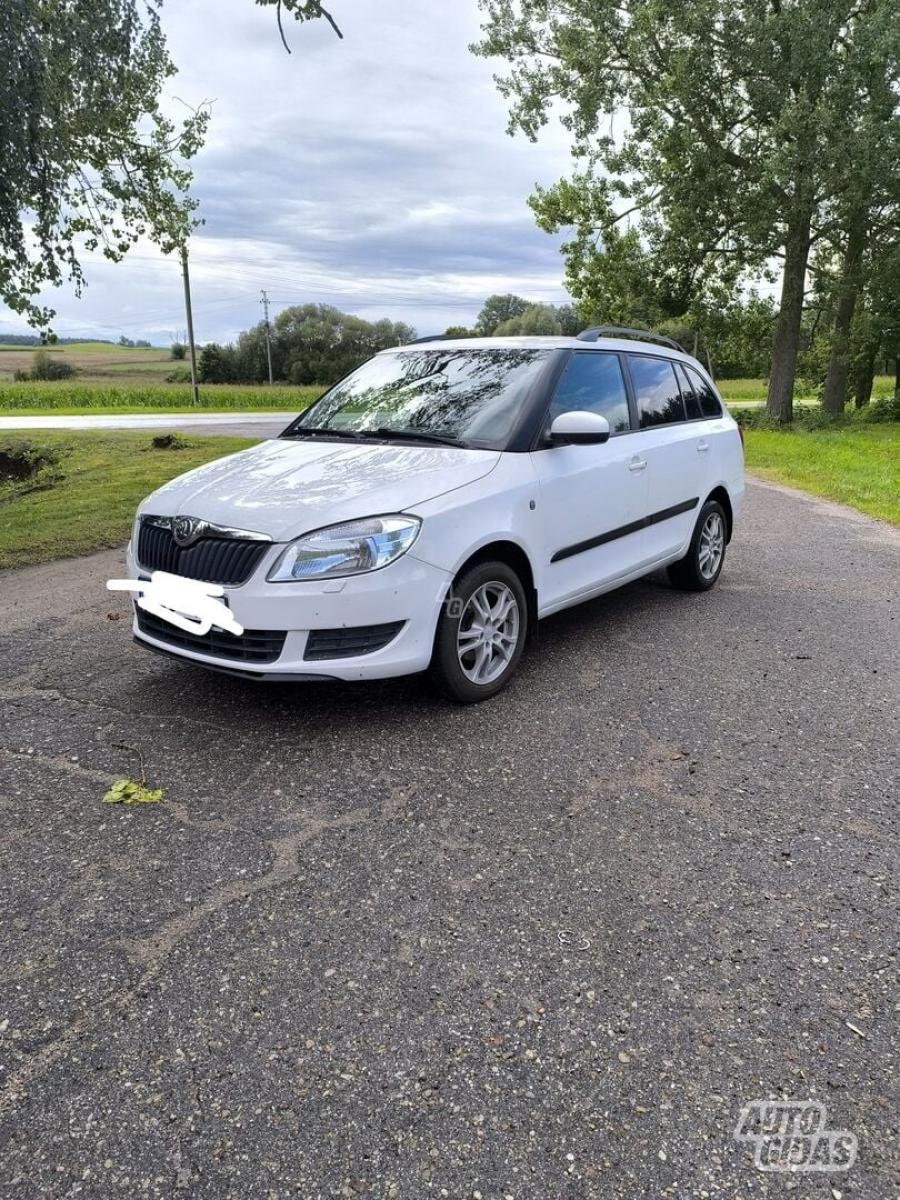 White Skoda Fabia 2012 in Vilnius, with an engine capacity of 1.60 L and mileage of 232 thousand km for 2000 €, photo 2 on AUTOMOTO.COM.LV