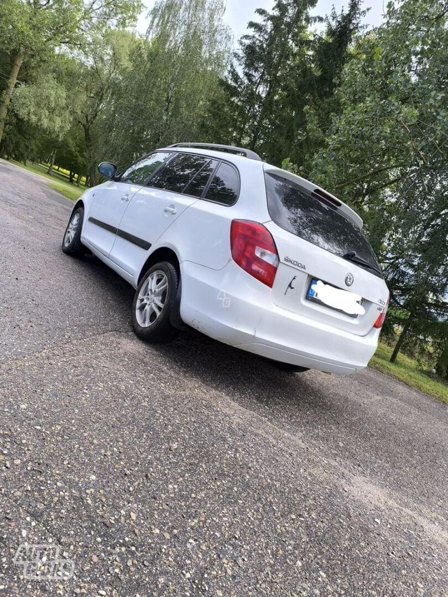 White Skoda Fabia 2012 in Vilnius, with an engine capacity of 1.60 L and mileage of 232 thousand km for 2000 €, photo 3 on AUTOMOTO.COM.LV