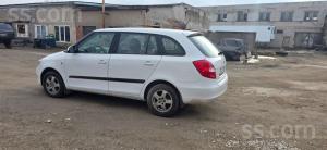 White Skoda Fabia 2012 in Ogre, with an engine capacity of 1.60 L and mileage of 286 thousand km for 2350 €, photo 5 on AUTOMOTO.COM.LV